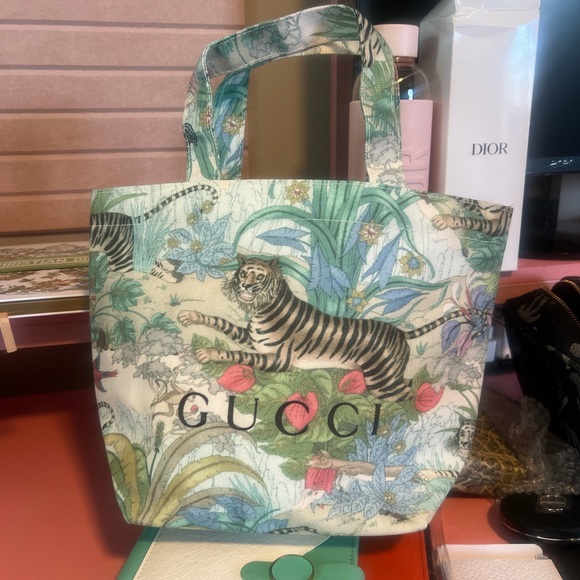 Gucci | Bags | Gucci Tiger Print Canvas Tote Bag Year Of The Tiger ...
